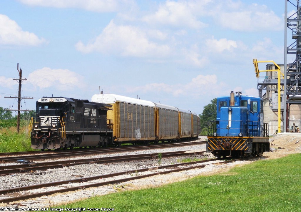 NS 8735 leads L52 past the grain elevator